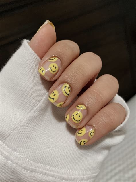 Smiley Face Nail Art Short Acrylic Nails Designs Minimalist Nails
