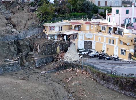 Le 7 Vittime Della Frana Di Ischia Tra Di Loro Anche Un Bimbo Di 21