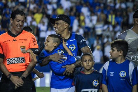 Atletas do São José realizam sonho de torcedor síndrome rara e