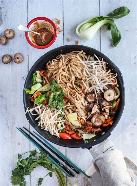 Asia Wok Nudel Bowl Vegan Mit S Er Chili Sauce S K Che