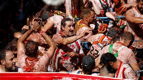 Vuelve la Tomatina la guerra de tomates de un pueblo de España