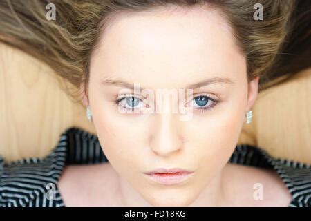 Eine 16 jährige blonde Haaren schlank Teenager Mädchen UK Stockfoto