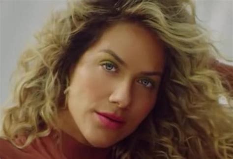 Giovanna Ewbank esbanja barriga sarada em vídeo de biquíni SBT