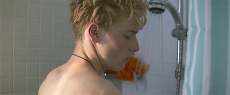 AusCAPS Louis Hofmann Nude In Center Of My World