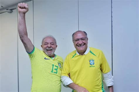 Lula Comemora Vit Ria Do Brasil Na Sede Da Transi O Sexta Tem Mais