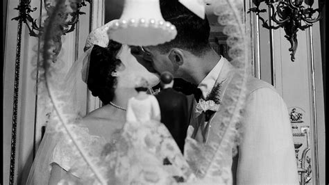 Opinion The Path To Happiness Career Or Marriage The New York Times