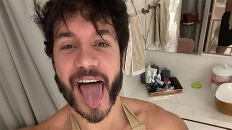 Ex Bbb Eliezer Choca Ao Mostrar Resultado De Duas Pl Sticas