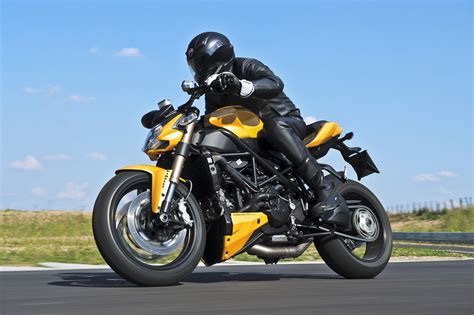 Motorrad Vergleich Ducati Hypermotard 939 2018 Vs Ducati Streetfighter