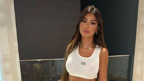 Elle se victimise sur commande Maeva Ghennam s en prend à Poupette