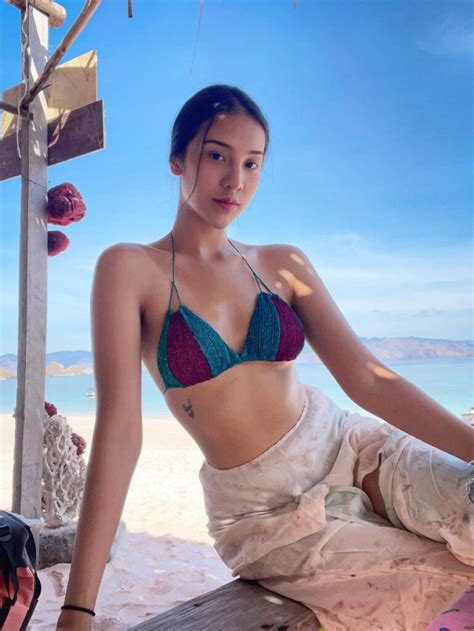 Parade Bikini Anya Geraldine Yang Super Seksi Dzargon
