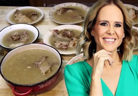 Mihaela Bilic dezvăluie cum se face piftia de porc de fapt Greșeala