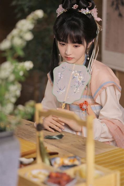 ปกพนโดย Pra Pho ใน Actress Tian Xiwei