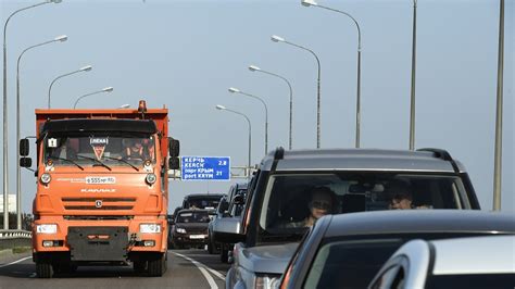 El puente de Crimea reanuda parcialmente el tránsito por carretera