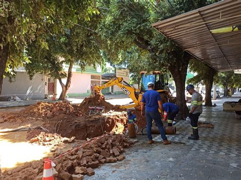 Rompimento de adutora deixa quase 20 bairros sem água ou baixa