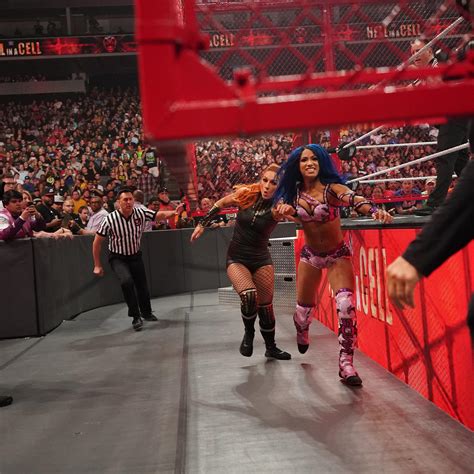 Becky Lynch Vs Sasha Banks Raw Women S Championship Hell In A Cell
