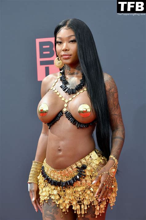 Summer Walker Flaunts Her Big Boobs At The 2022 BET Awards In LA 17