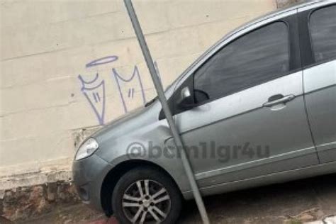 Motorista Esquece De Puxar O Freio De M O E Carro Sobe Em Cal Ada