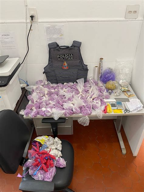 Pol Cia Militar Apreende Mais De Mil Pinos De Coca Na Em S O Miguel