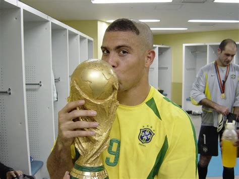 Ronaldo Qual a história por trás do apelido de Fenômeno