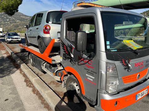 Votre épaviste MGC en intervention à Carros Dépannage remorquage