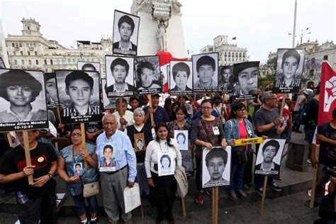 Miles de personas protestan en Perú contra el indulto a Fujimori