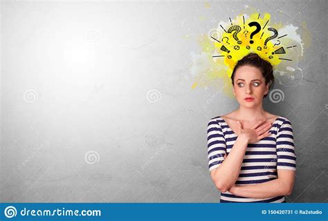 Persona Del Negocio Con Los Signos De Interrogaci N Imagen De Archivo