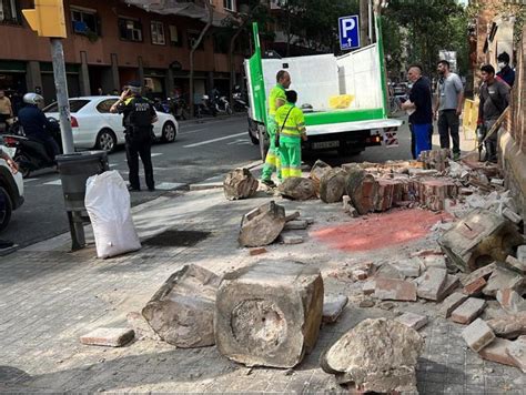 Mor un home de 71 anys després que un camió hagi fet caure un mur del