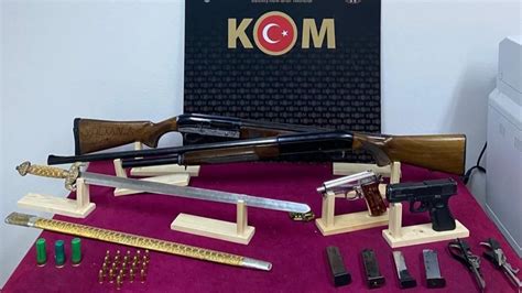 İzmir de ruhsatsız silah operasyonu