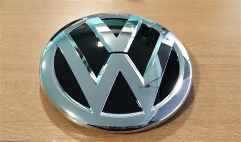 Escudo Insignia Logo De Parrilla Frontal Vw Amarok Orig En Venta
