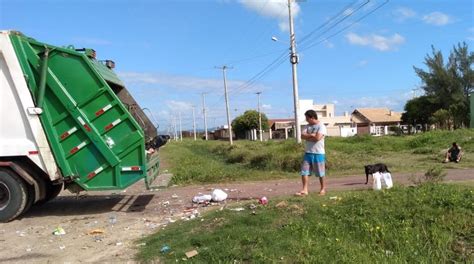 Garis ficam feridos após explosão dentro de caminhão de lixo em Imbé