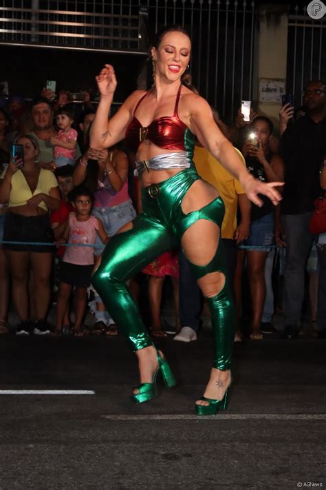 Paolla Oliveira A Rainha De Bateria Da Grande Rio Em Atriz