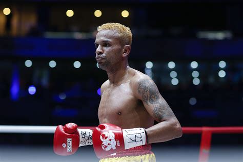 Amnat Ruenroeng y Hassan NDam NJikam serán los primeros profesionales