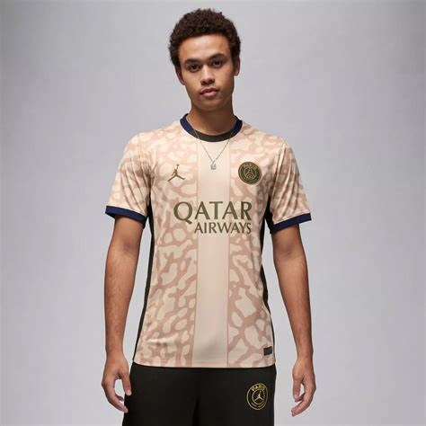 Maillot Zaïre Emery PSG 4th 2023 24 sur Foot fr