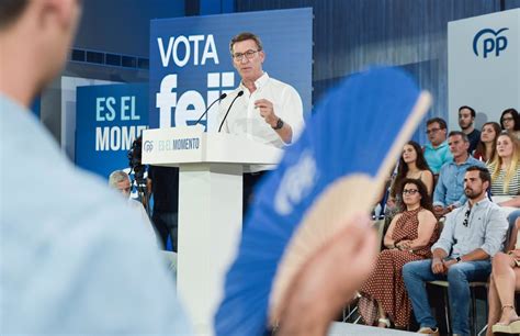Feijóo hace un guiño a la Transición y se compromete a un cambio sin