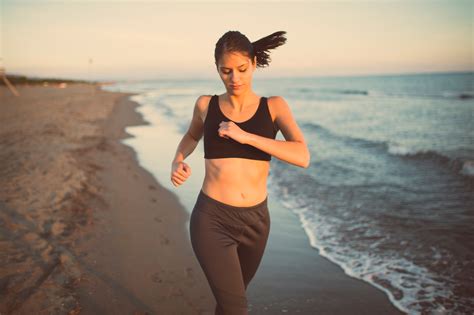 Correr por la Playa Pros Contras y Consejos Útiles Escuela de Running