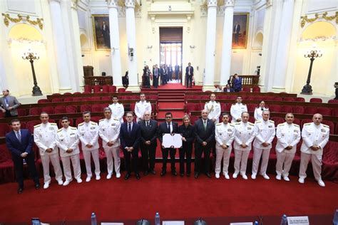 Presidente del Congreso firma autógrafa de ley que declara Precursor