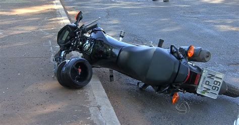 G1 Motociclista Perde O Controle Da Moto E Morre Ao Bater Em Poste Em