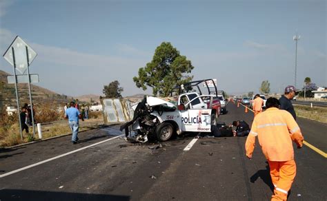 Muere policía tras chocar patrulla contra camión en la autopista Puebla
