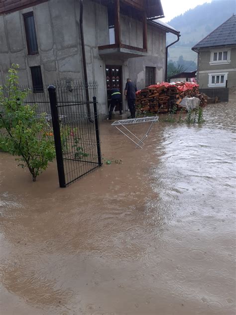Cod galben de inundații pe râuri din 5 județe