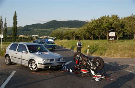 Unfall in Owen 18 jähriger Motorradfahrer schwer verletzt Esslingen