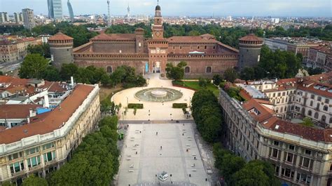La Nuova Piazza Castello In Total White Cosa Manca Ancora Per L
