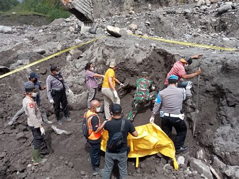 Korban Banjir Lahar Dingin Merapi Ditemukan Terkubur Pasir 1 5 Meter