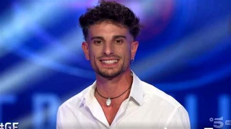 VIDEO Al via il Grande Fratello su Canale5 c è anche un concorrente