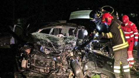 Tamponamento tra tre auto a Reggiolo un uomo è morto una donna è