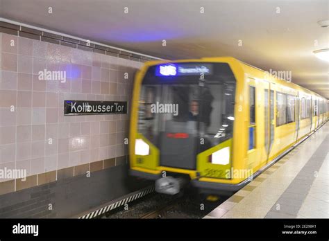 U Bahnhof Kottbusser Tor Kreuzberg Berlin Deutschland Stock Photo