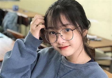 Ảnh Gái Xinh Tóc Dài Đeo Kính Đẹp Cute Ngầu Cá Tính mới nhất 2023