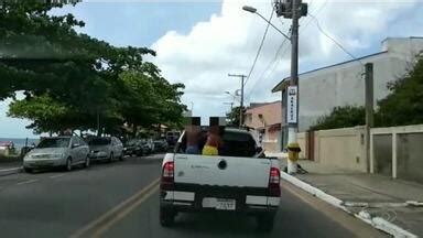 Estv Edi O Carro Flagrado Transportando Crian As Em Carroceria