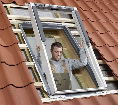 Izolacje wokół okien dachowych Dekarz i Cieśla