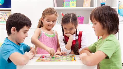 Jogos de tabuleiro unem diversão e aprendizado para as crianças TABLE
