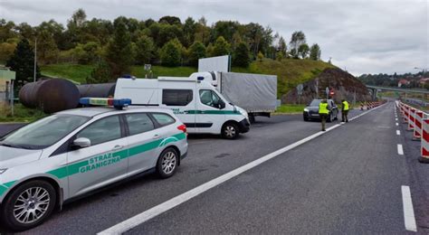 Kontrole na granicy ze Słowacją Dwie grupy nielegalnych migrantów
